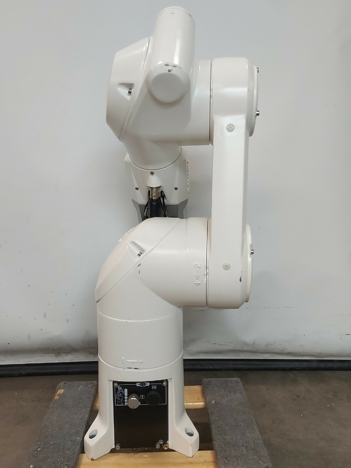 Staubli TX60 6-Axis Robot Manipulator Arm, 4.5kg Load, 670mm Reach, 8m ...