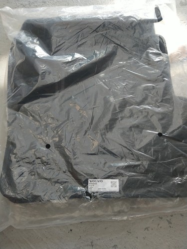 BRAND NEW IN PACKAGE Volvo Textile Mat Kit for XC60 2018-2022 #32216555 ...