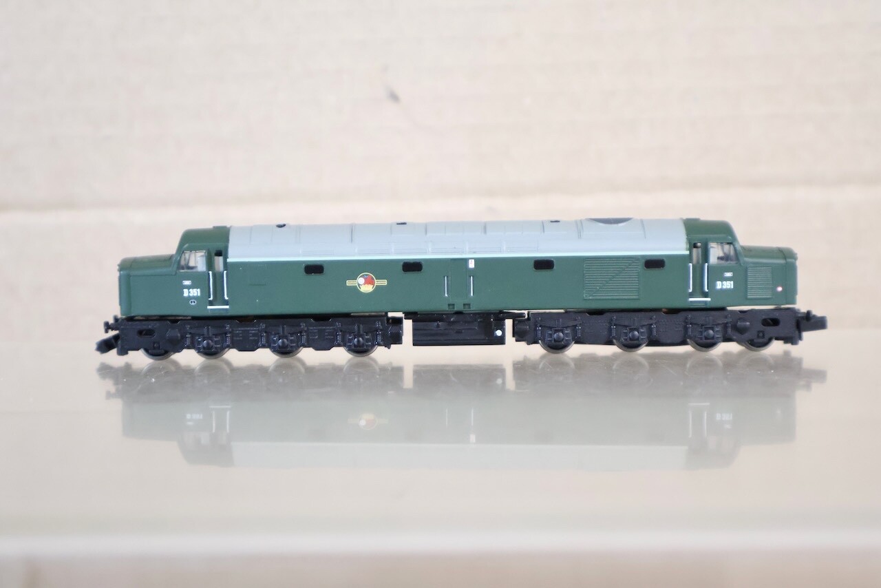 GRAHAM FARISH 371-177 BR GREEN CLASS 40 DIESEL LOCOMOTIVE D351 oj | eBay