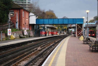 PHOTO LONDON TRANSPORT CENTRAL LINE NORTH ACTON RAILWAY STATION LOOKING ...