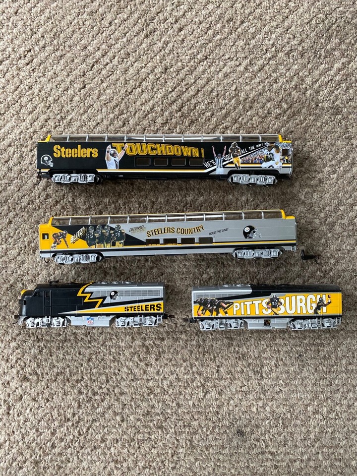 Lot of HO scale powered locomotives, cars, and track | eBay