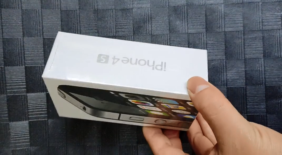 99%N ew Apple iPhone 4s 32GB Black/White Fully UNlocked(Any carrier ...