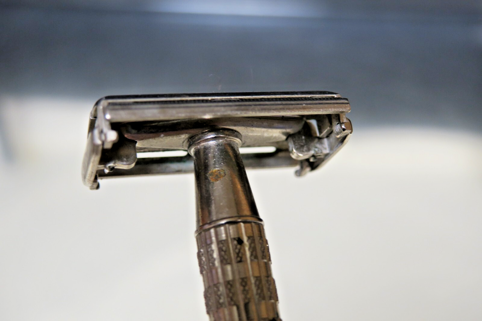 1957 Gillette TTO Safety Razor, A2 Date Code, Red Tip | eBay