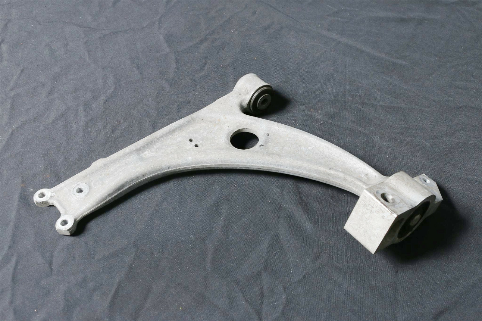 VW Passat 3C Querlenker Achse vorn L oder R 3C0407153B Lagerbock ...