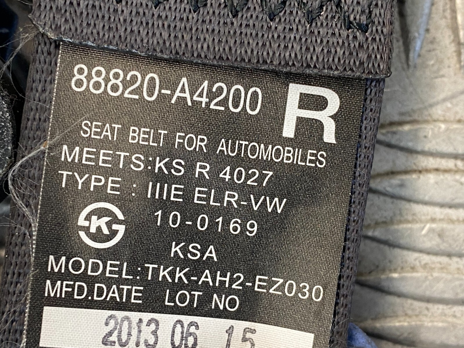 2014 KIA CARENS FRONT RIGHT DRIVER SIDE SEAT BELT GENUINE 88820-A4200 ...