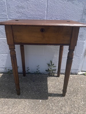 1900-1950 - Antique End Tables - Vatican