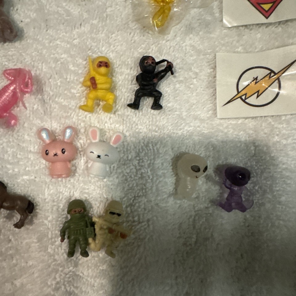~1920 Lot Vintage Quarter Vending Machine Toys Cars Ninjas Aliens ...