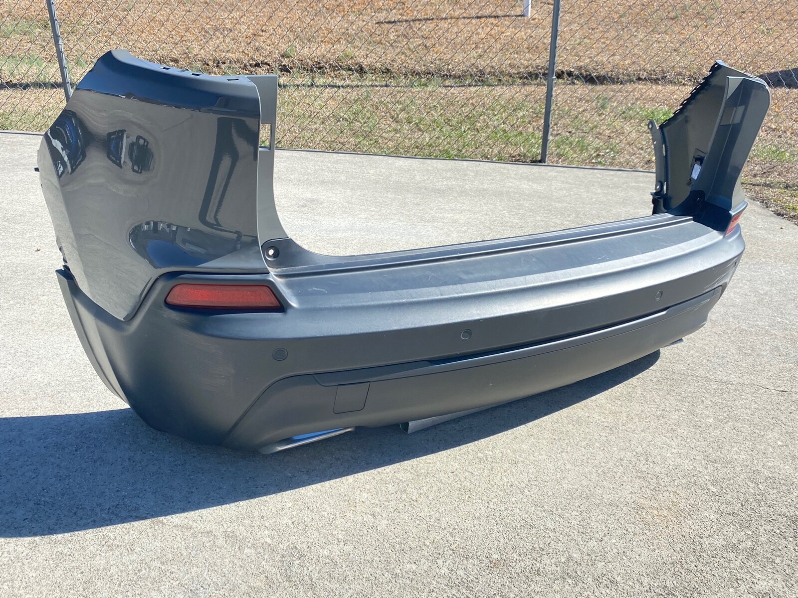 2019 2020 2021 Jeep Cherokee rear Bumper Complete “ NO SHIPPING ...