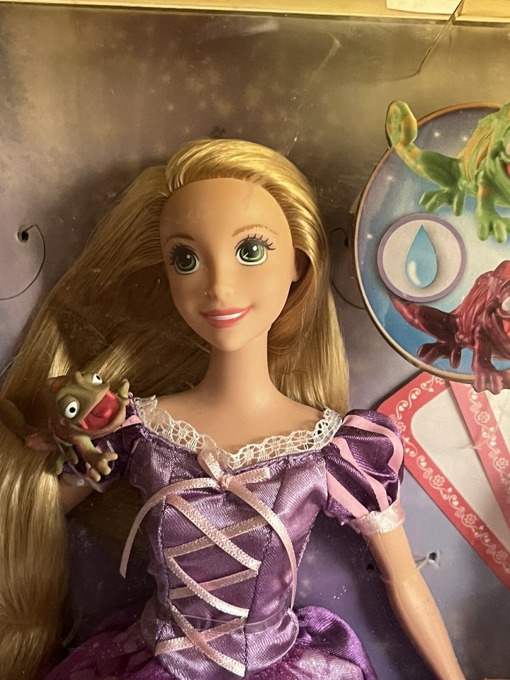 Tangled Royal Artist Rapunzel 2010 MATTEL Disney Doll # W1140 MINT ...