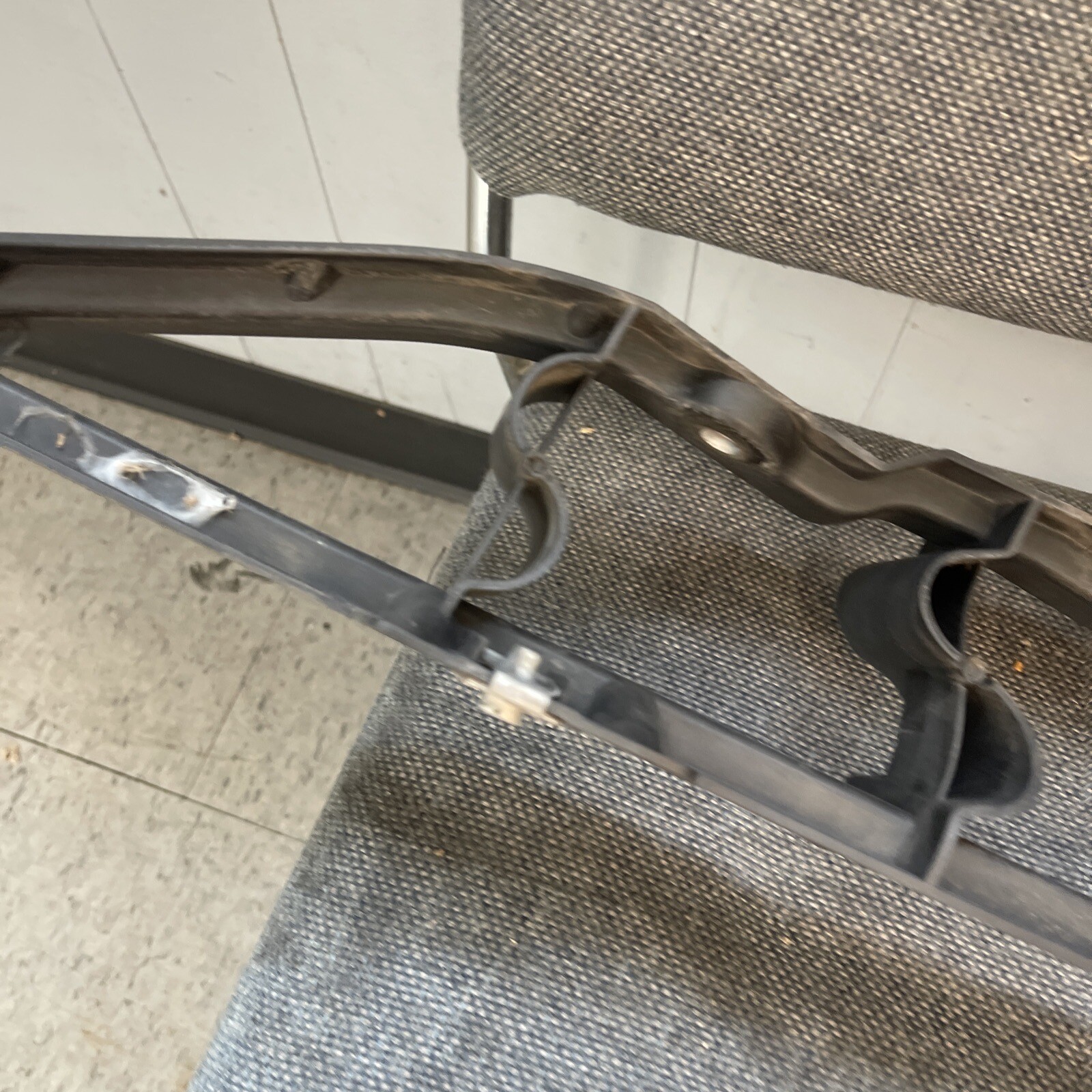 2007-2013 BMW X5 3.0Si E70 ~ RIGHT FRONT FENDER SUPPORT BRACKET ...