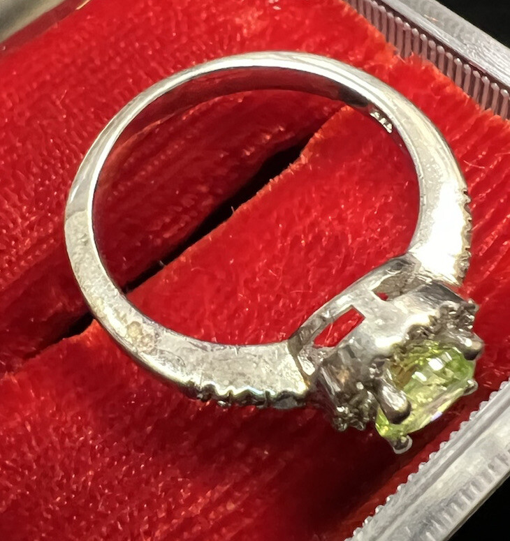 .925 Sterling Silver Ring Peridot Center CZ Secondary Stones 3.5 G Sz 9 ...