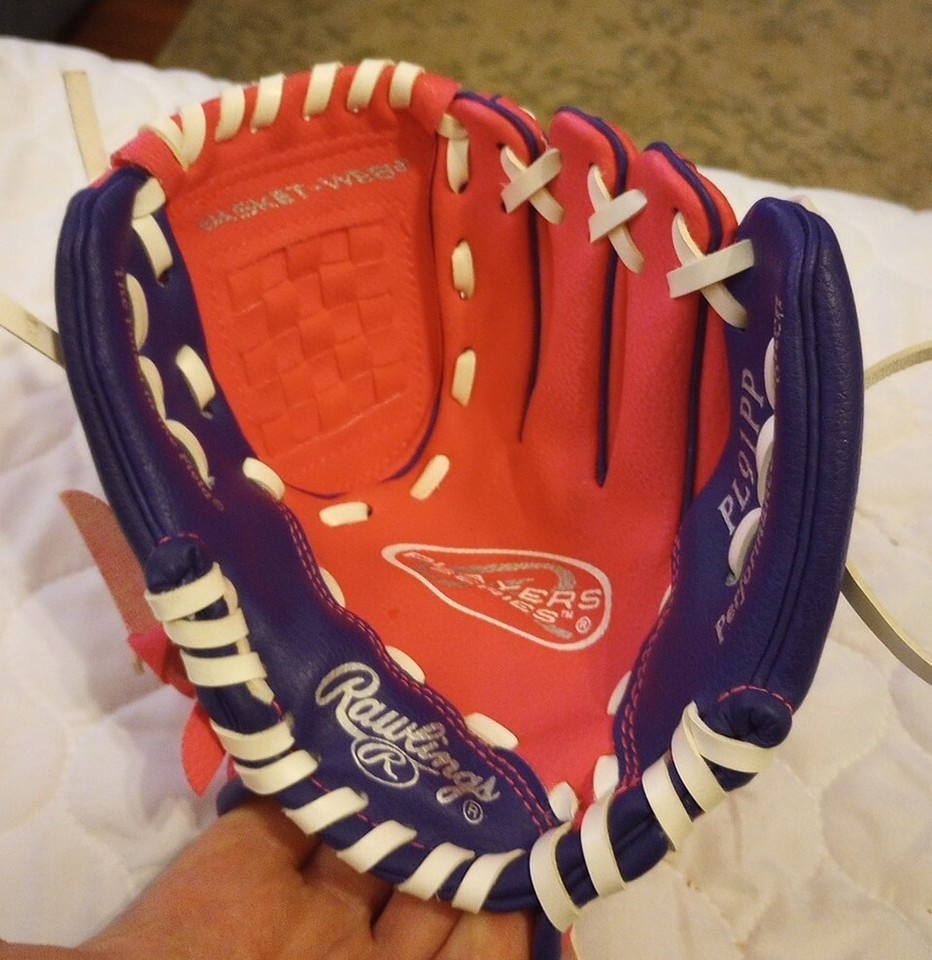 Rawlings Players Series 9" Youth Baseball Glove Right Hand Throw Pink ...