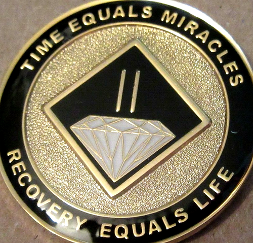 Narcotics Anonymous NA BLACK 2 Year gold white Medallion Coin Token ...