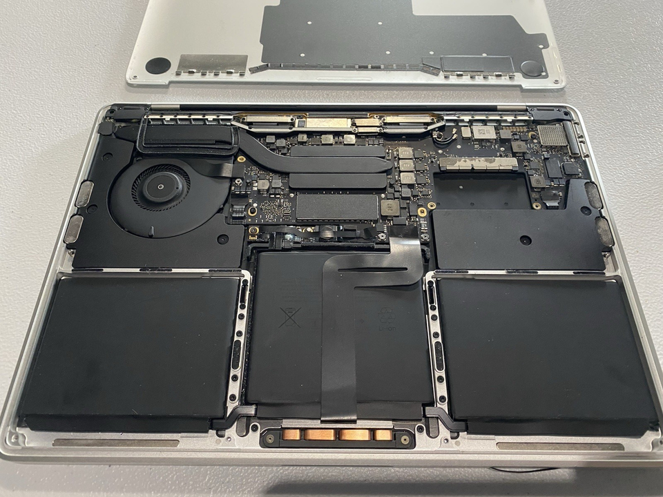 Apple MacBook Pro A1708 EMC 3164 AS IS FOR PARTS Space Grey READ ...