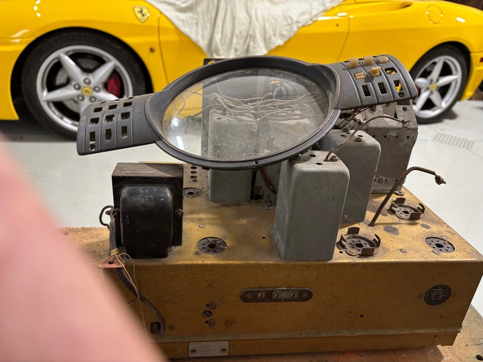 Nice Zenith model 7-S-363 tube radio chassis and glass | eBay