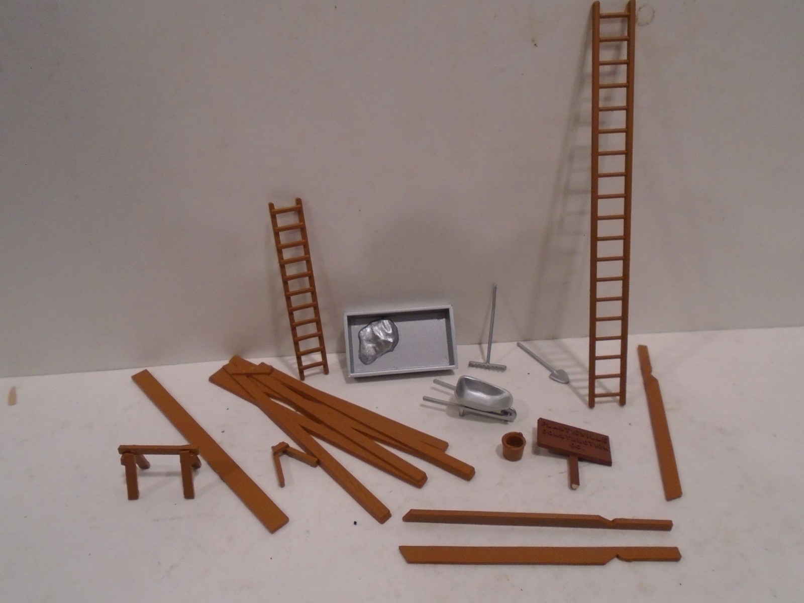 15 PC ASSORTMENT OF O SCALE CONSTRUCTION SUPPLIES + TOOLS | eBay