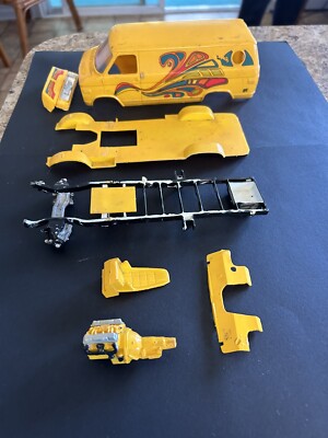 Amt/Revell- Vintage Junkyard Model Kit Van- Chevy Van 30 Parts Lot, 1/ ...