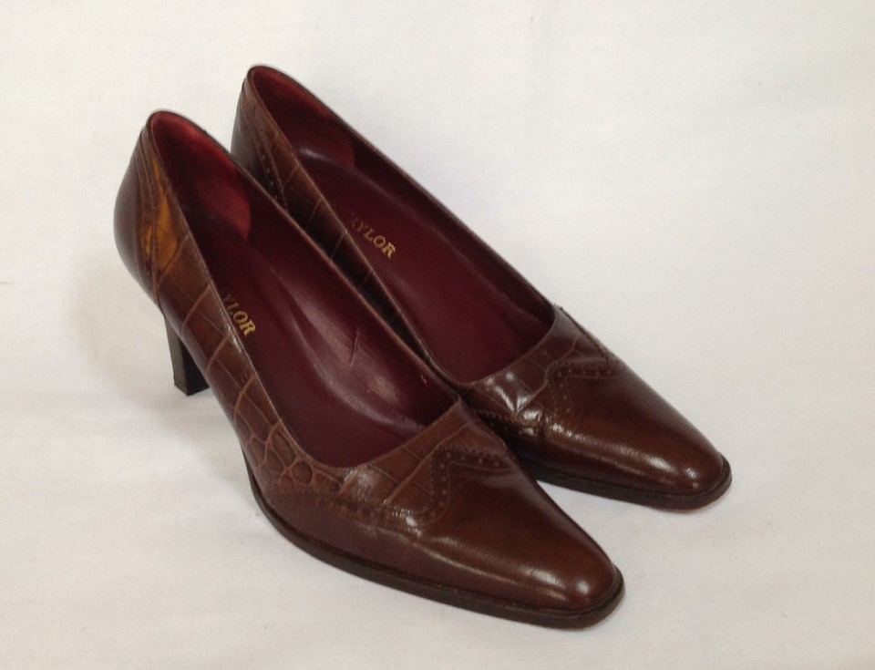 Womens Ann Taylor brown leather wing tip style high heel office pumps ...