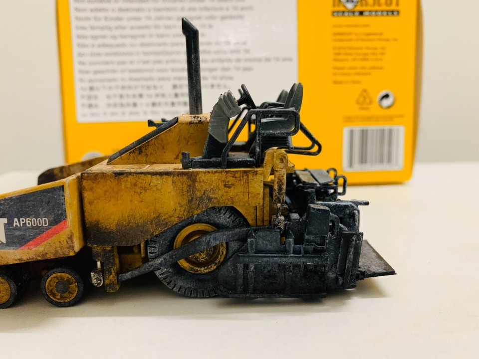 Norscot Cat AP600D Asphalt Paver Muddy Edition 1:50 Scale DieCast Model ...