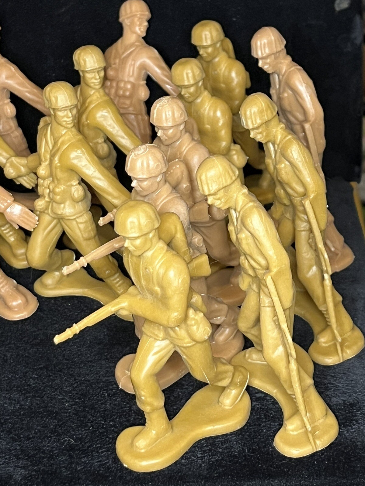 Vintage 4-4.5” Jumbo Green & Tan Army Men Lot (30) Greenbrier FREE ...