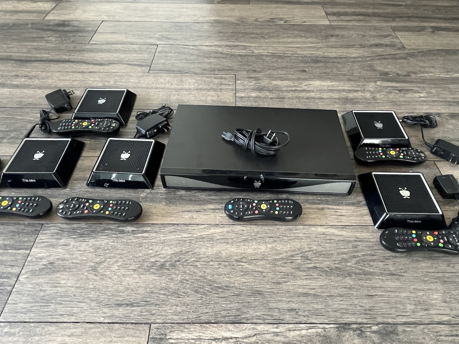 TIVO ROAMIO PRO 3TB HD DVR PLUS 5 MINIS LIFETIME ALL-IN SUBS ON ALLの ...