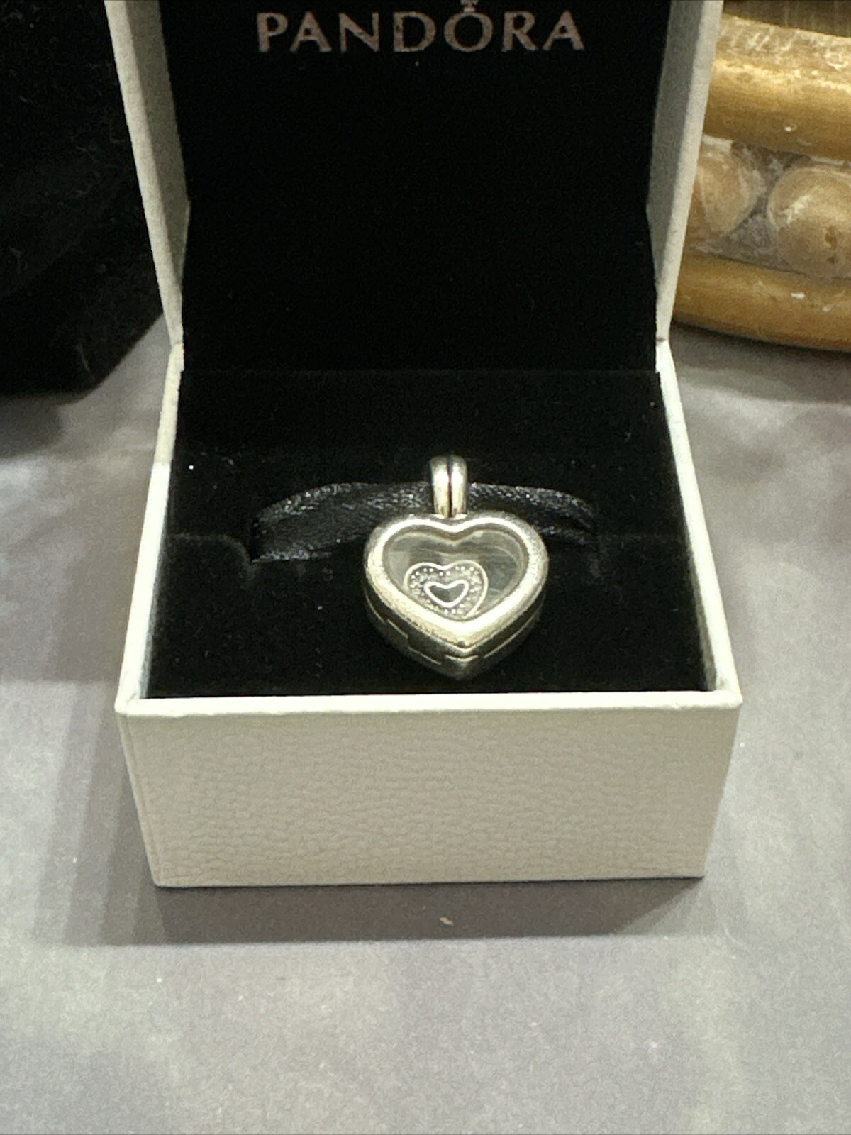 PANDORA SILVER CHARM FLOATING HEART LOCKET - Gem
