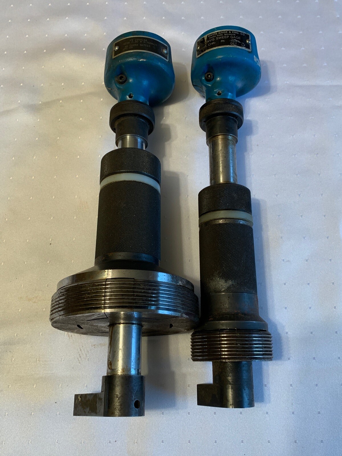 2 Vtg AG DAVIS Federal Gauge RUNOUT SWEEP DIAL GAUGE THREADED BIG ...