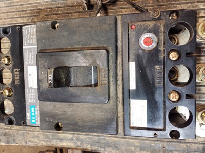 Circuit Breakers - 300 Amp 600 Volt
