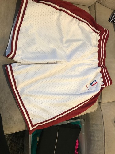 Authentic NBA Basketball Nike Rewind Cleveland Cavaliers Shorts Size L ...