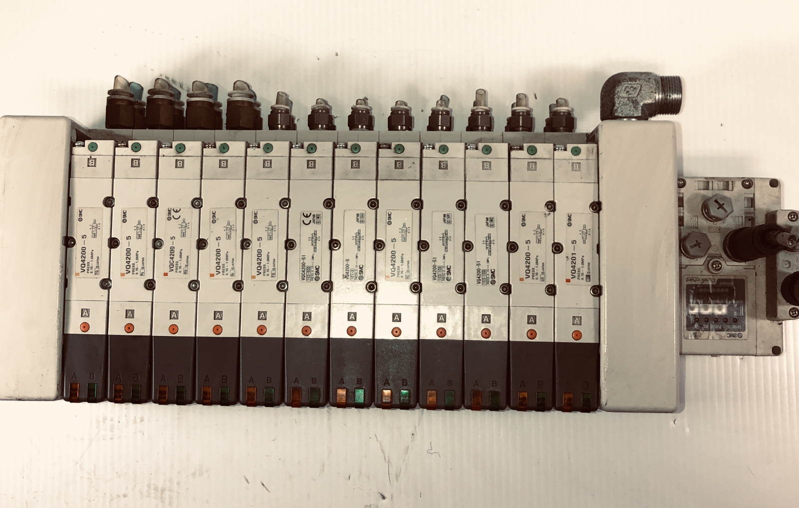 SMC Pneumatic Valve Bank VQ4200-5 x 8, VQ4200-51 x 3, VQ4201-5 x 1 | eBay