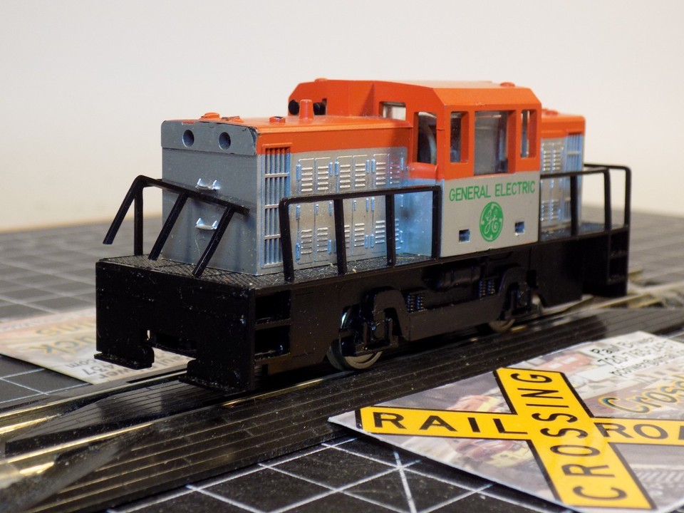 HO AHM GE 24T Center Cab Switcher Not Running-for display or repair ...