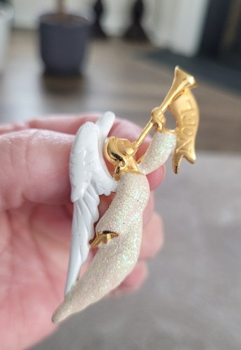 vintage ajc signed brooch - Gem