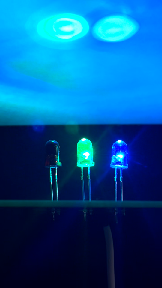 Slow Blinking LEDs Flashing CLEAR FOCUSED Flash 5mm LED Red Blue Green ...