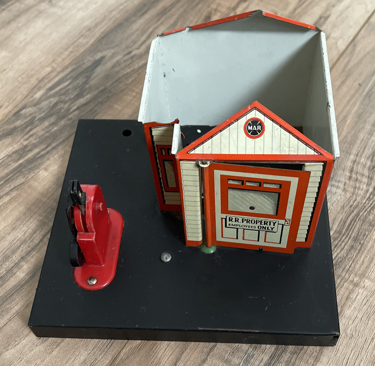 1950s Marx RailRoad Crossing Building & Gate - Watchman On Duty O-GAUGE ...