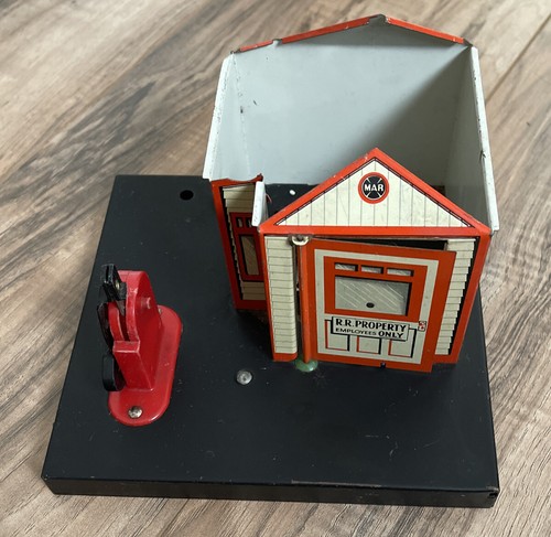 1950s Marx RailRoad Crossing Building & Gate - Watchman On Duty O-GAUGE ...