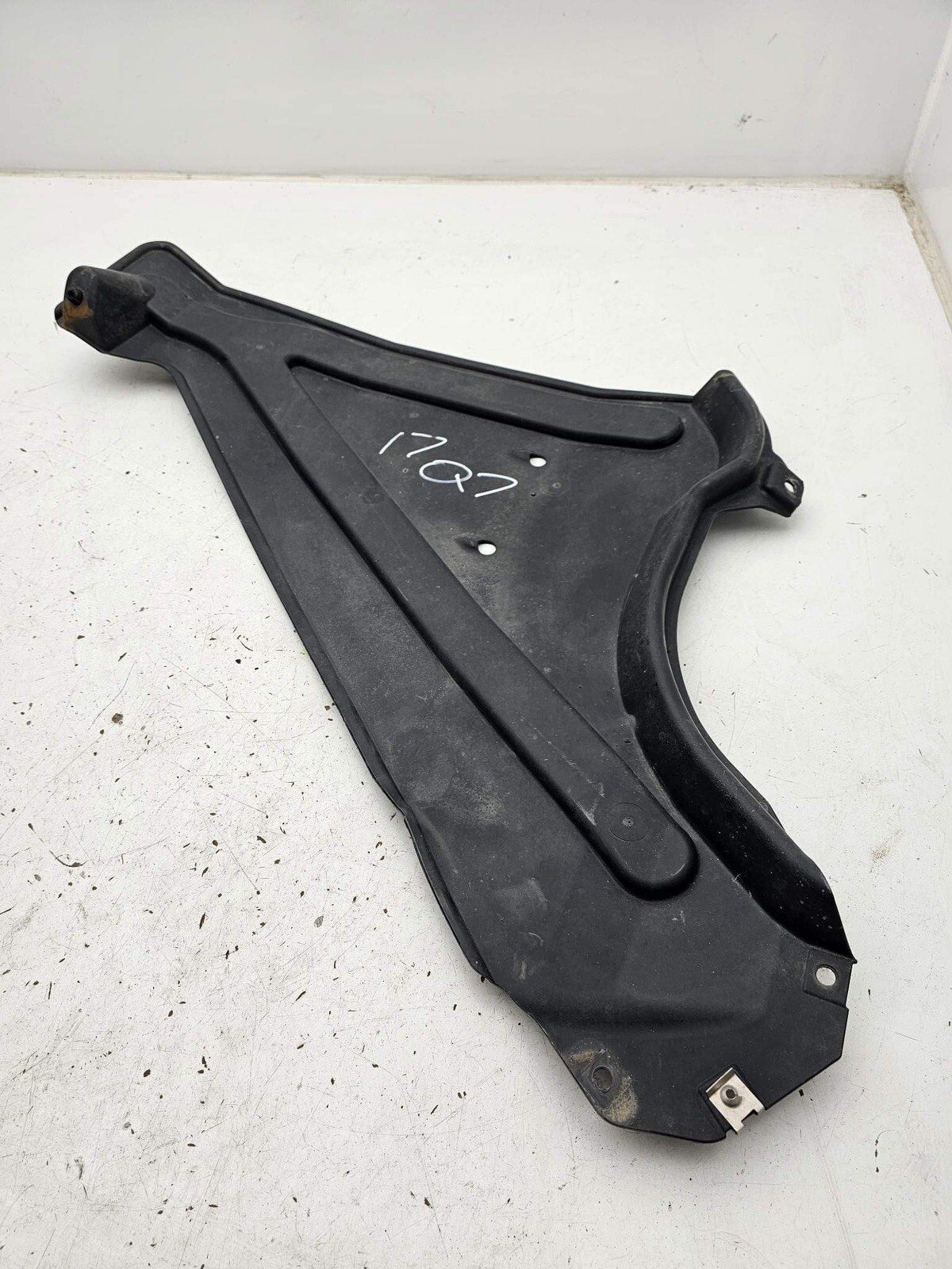 2017-2019 AUDI Q7 REAR RIGHT UNDERBODY FLOOR PAN SPLASH SHIELD COVER ...