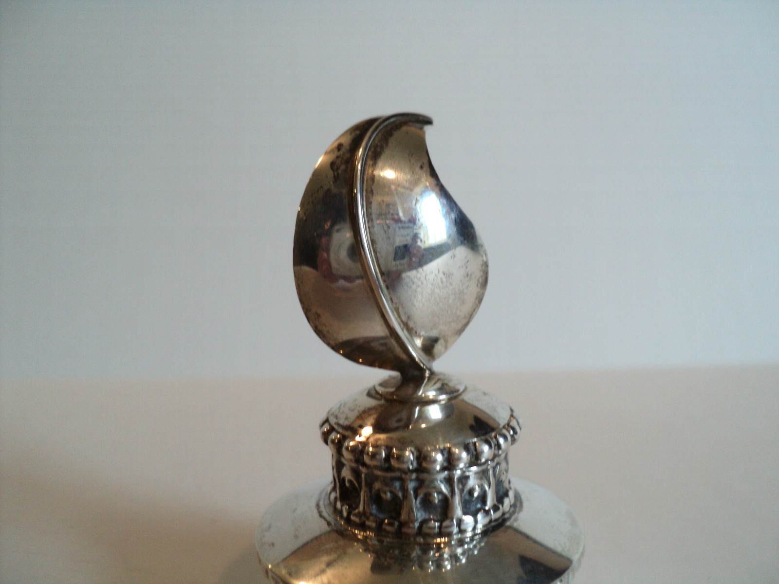 UNUSUAL CUSTOM MADE STERLING SILVER NOVELTY INK POT w/ TALL LEAF FINIAL ...