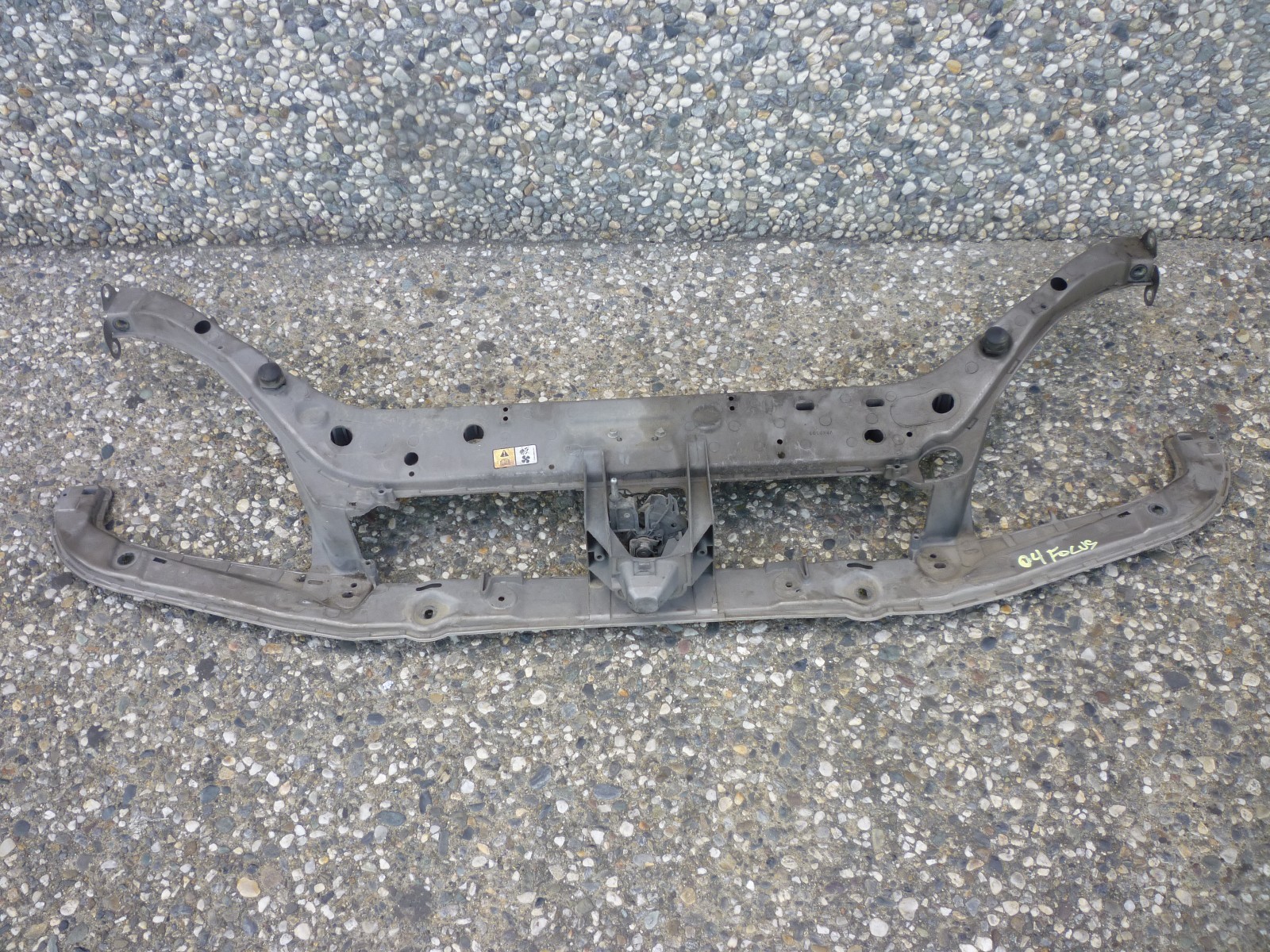 2004 FORD FOCUS UPPER RADIATOR SUPPORT PANEL BRACKET R3 | eBay