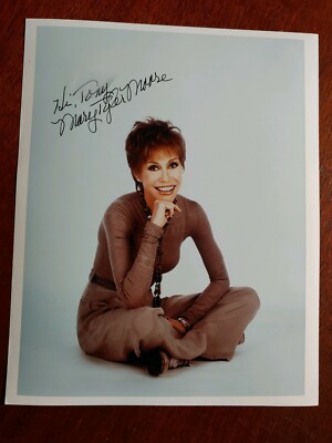 Mary Tyler Moore autographed Photograph -- JSA COA - Pose 3 | eBay
