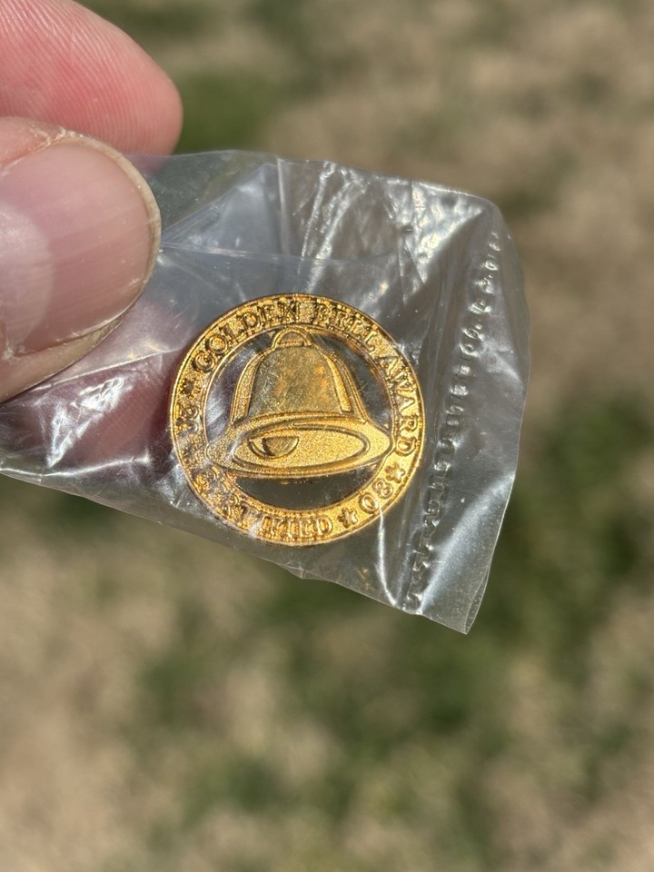Taco Bell 2008 Golden Bell Hat Pin Live Mas Rare Vintage Cap Shirt ...