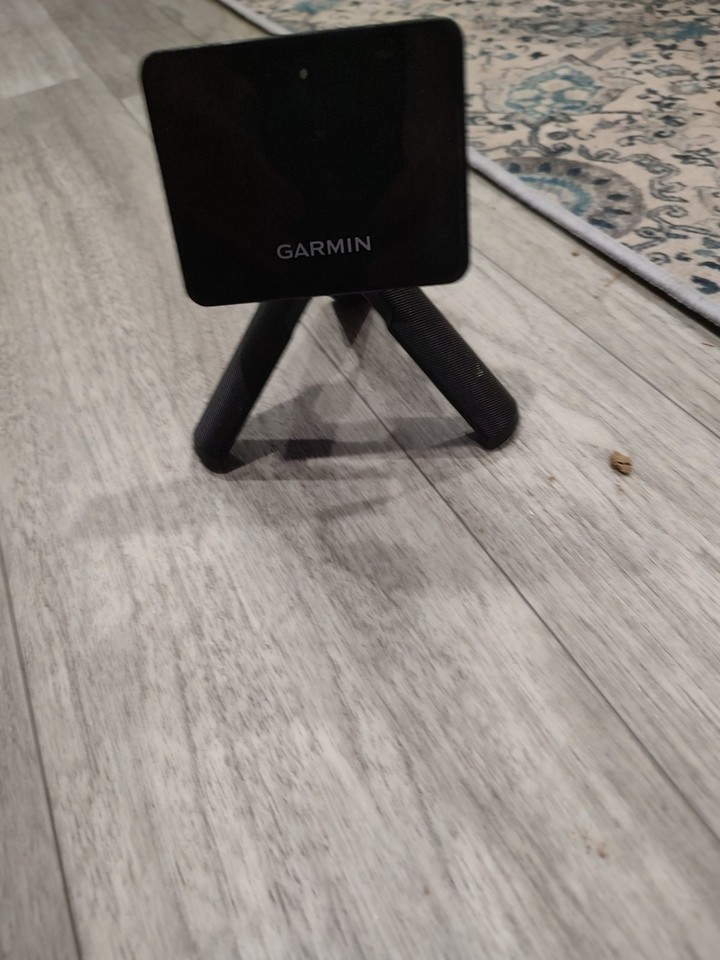 Garmin R10 Golf Launch Monitor with Leveling Stand and Laser Alignment ...