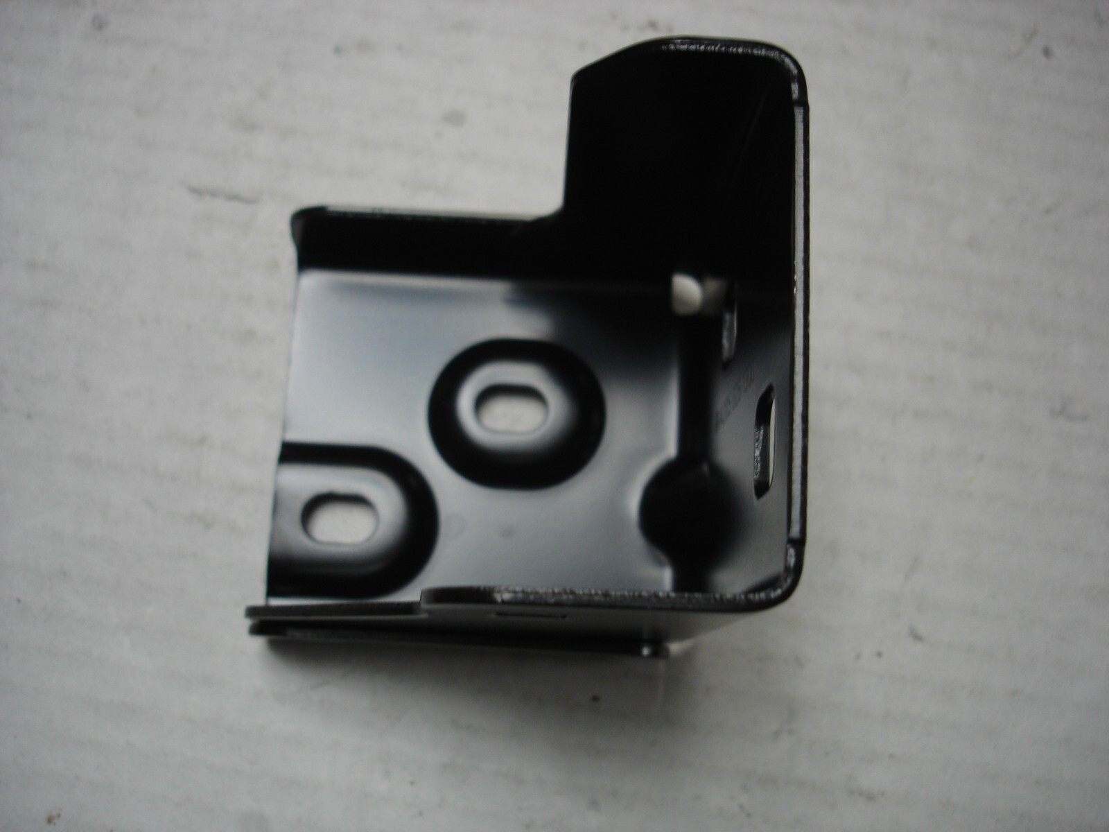 MERCEDES-BENZ A 2056261300 UPPER TIE BAR ATTACHMENT ANGLE BRACKET LEFT ...