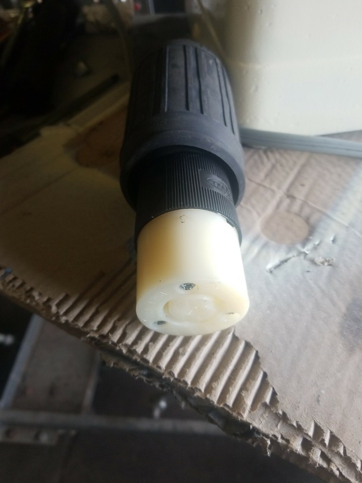 HUBBELL WIRING DEVICE-KELLEMS HBL2313 20A Twist-Lock Connector 2P 3W ...