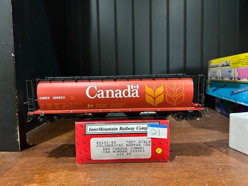 HO Scale Intermountain Canadian National cylindrical covered hopper ...