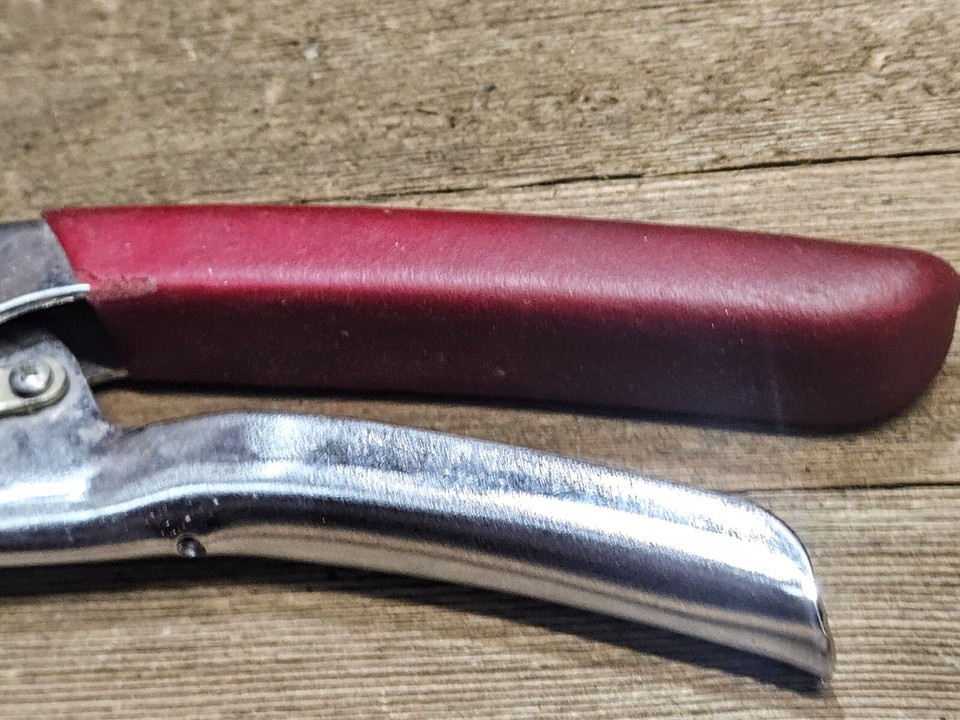 Vintage Wallace Fiskars steel anvil cut hand pruner garden snips shears ...