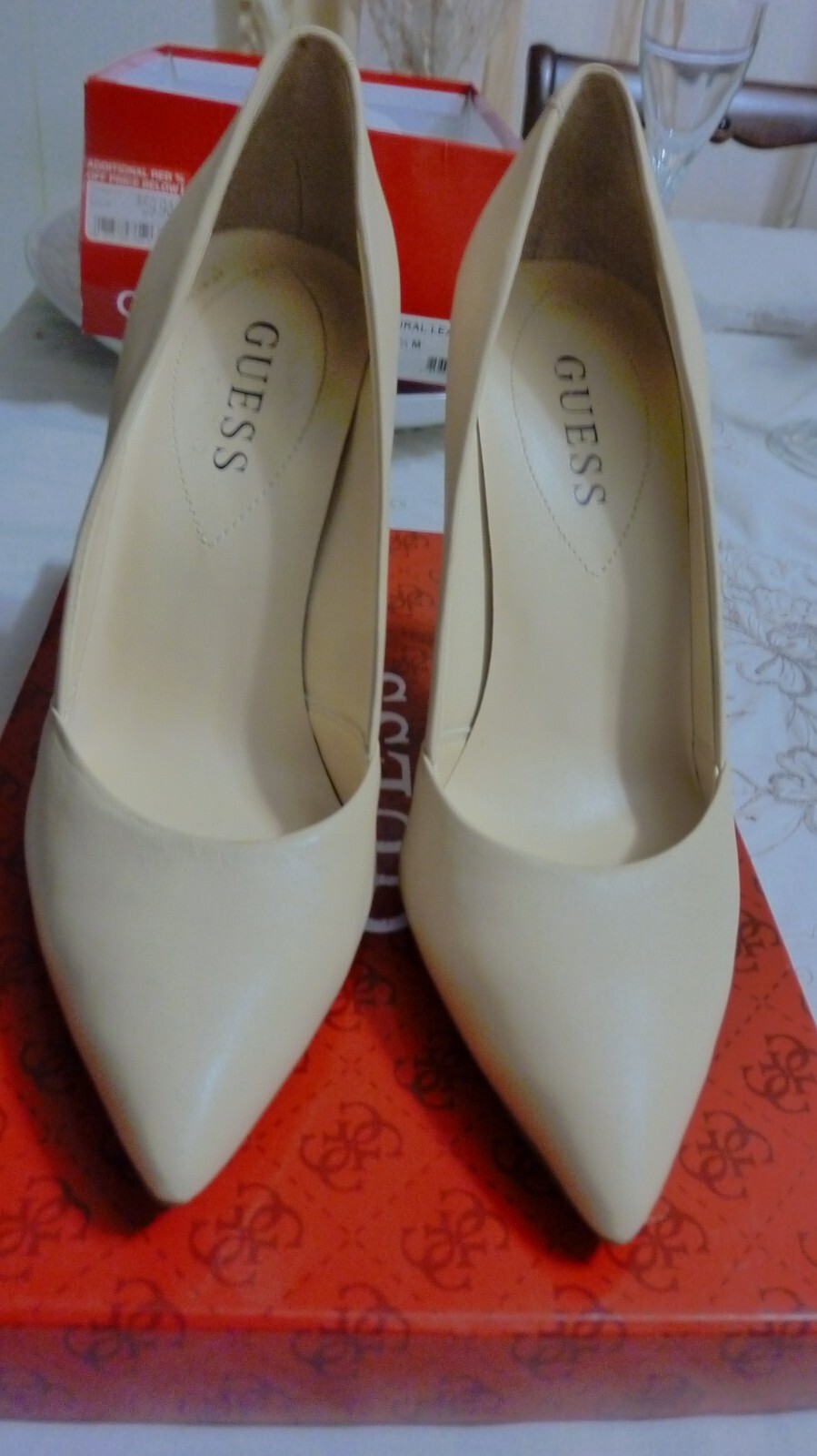 GUESS LIGHT BEIGE LEATHER PUMPS W/BOX SIZE 5.5 - Gem