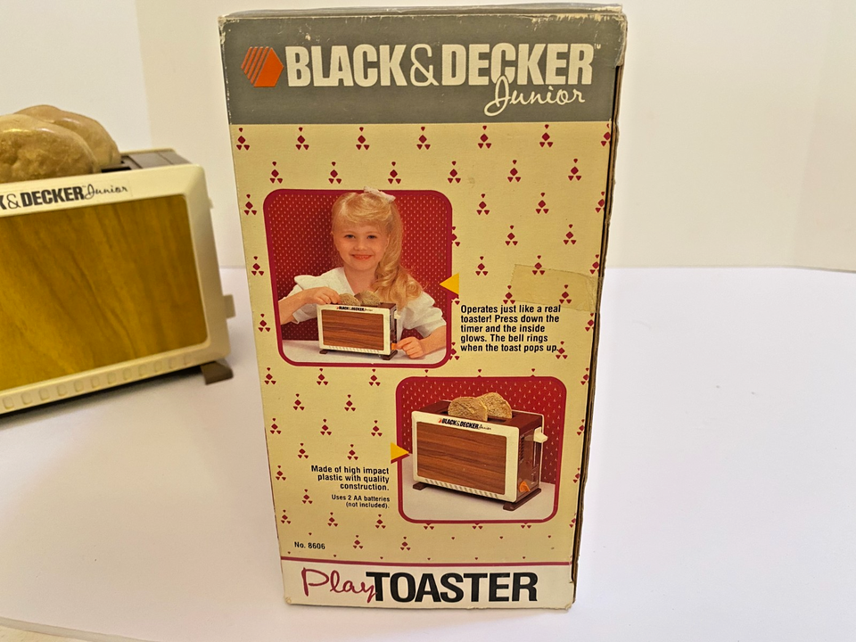 Childrens Black & Decker Junior Toy Toaster it Pops up w/muffins in it ...