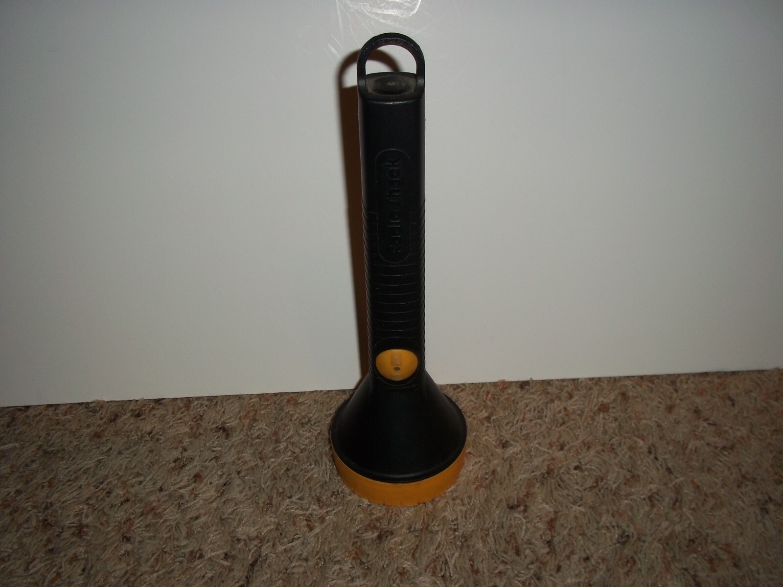 VINTAGE RADIO SHACK FLASHLIGHT 68-1040 | eBay