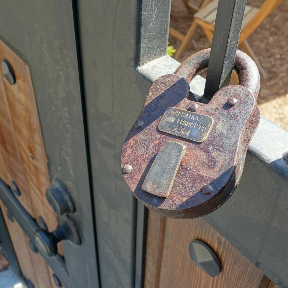 Alcatraz San Francisco XL 3" x 5" Cast Iron Lock & Keys, Antique Finish ...
