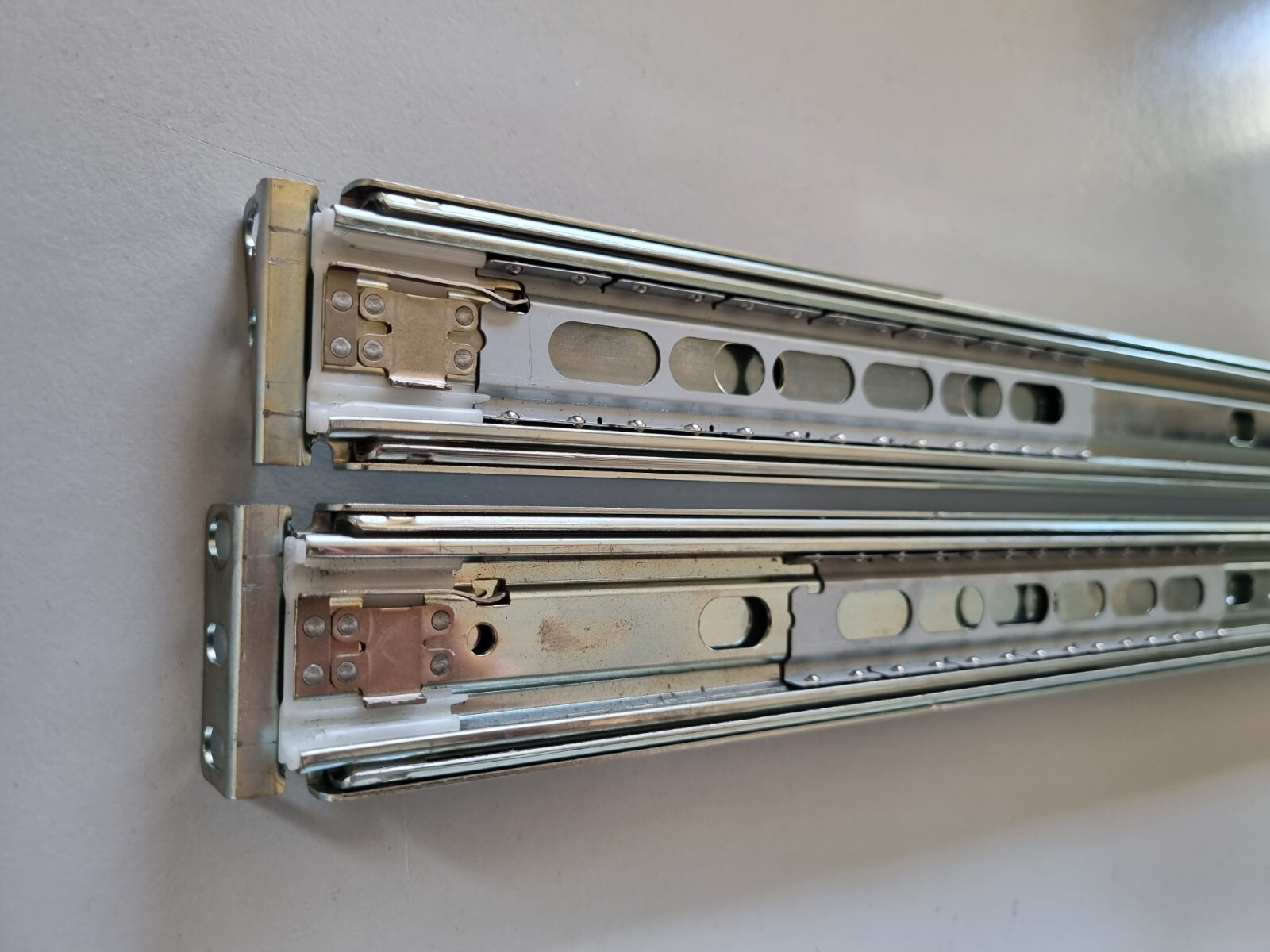 King Slide Server Rails **OUTER RAILS ONLY** US6851773 US6860575 ...